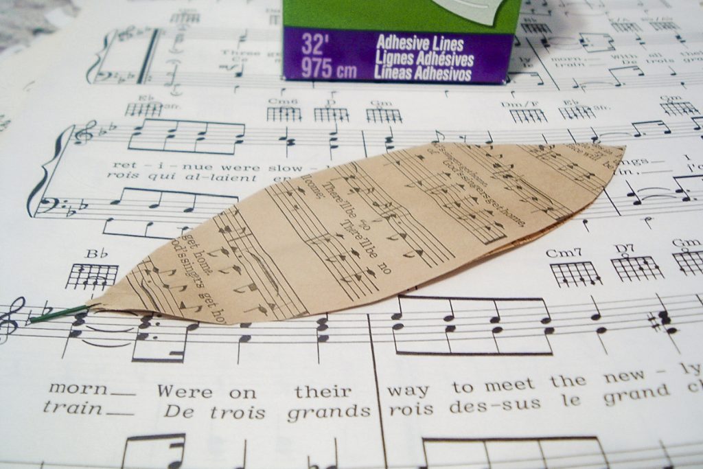 How to Make Paper Feathers in Minutes! - Angie Holden The Country Chic ...