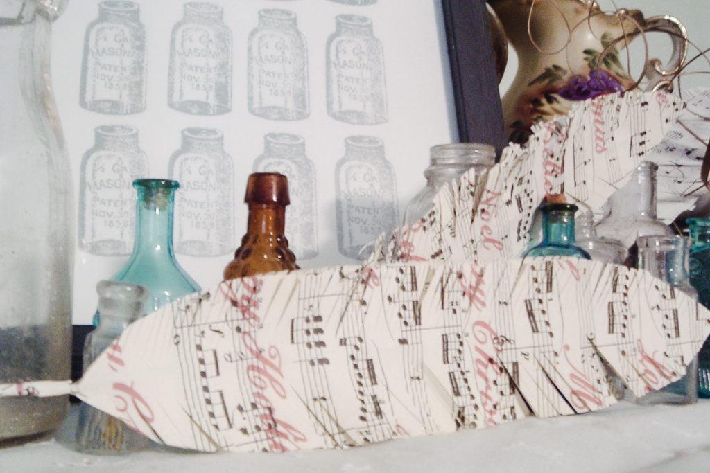 How to Make Paper Feathers in Minutes! - Angie Holden The Country Chic ...