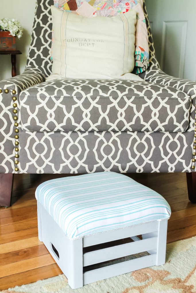 DIY Footstool You Can Make from a Crate - Angie Holden The Country Chic ...