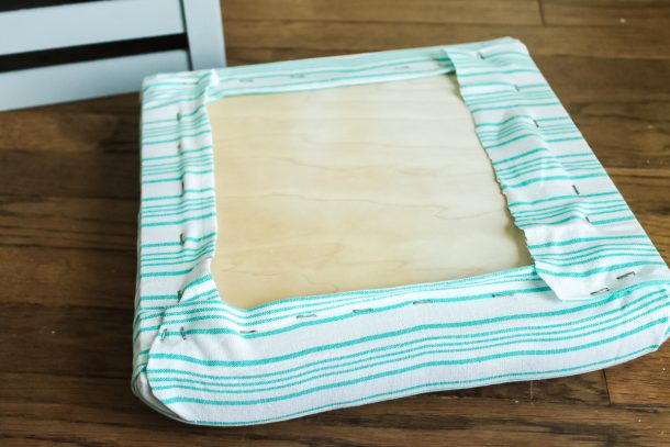 DIY Footstool You Can Make from a Crate - Angie Holden The Country Chic ...