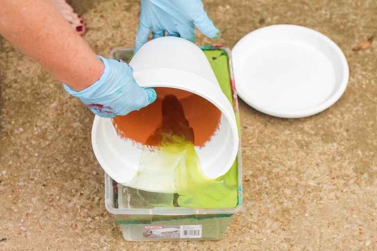 Marbling Pots: Easy Painted Clay Pots with Marbling Technique - Angie ...