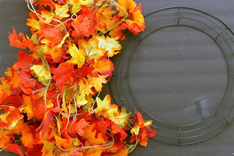 DIY Fall Leaf Wreath in Just 5 Minutes - Angie Holden The Country Chic ...