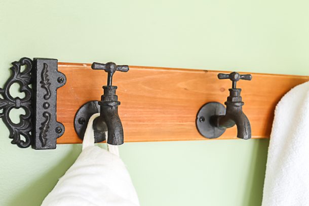 Rustic Farmhouse Bathroom Ideas Perfect for You - Angie Holden The ...