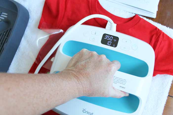 T Shirt Vinyl Using The Cricut EasyPress To Make Shirts Angie Holden 