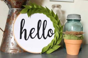 Wall Hanging Craft: Felt Leaves Hoop Art - Angie Holden The Country ...