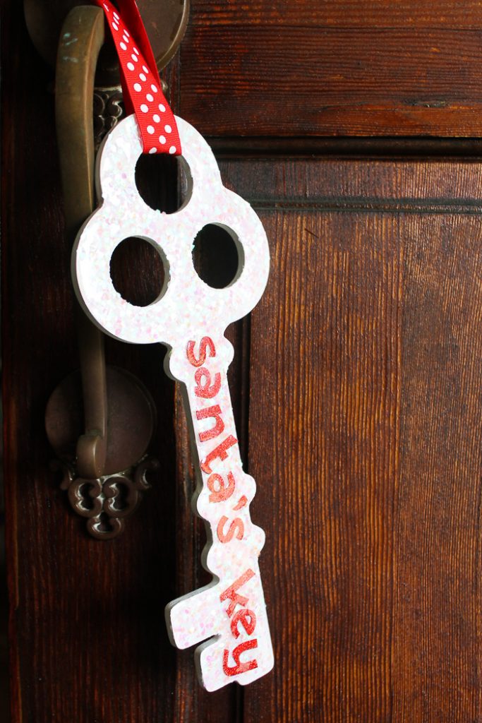 Santa's Key: Make This If You Have No Chimney - The Country Chic Cottage