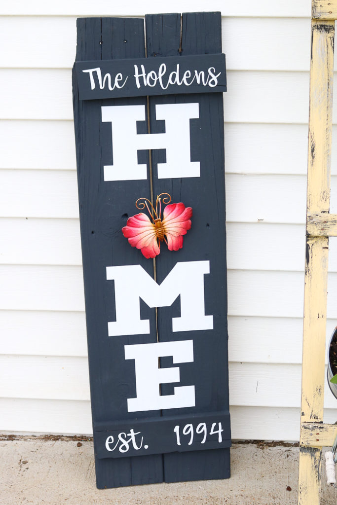 Easy To Make DIY Home Wreath Sign | The Country Chic Cottage