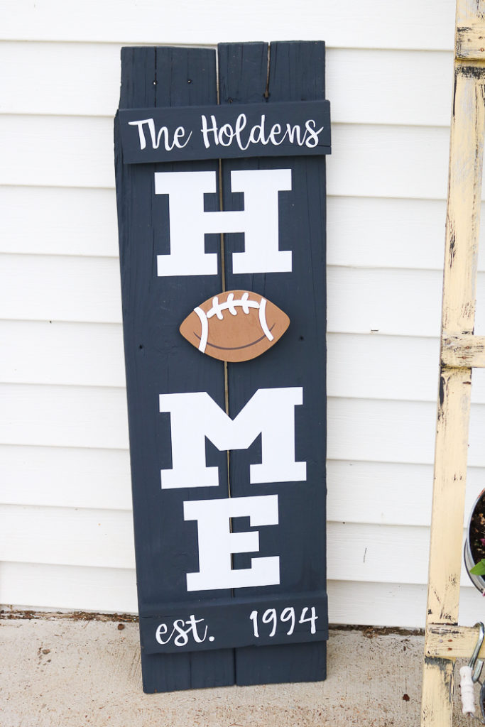 Easy To Make DIY Home Wreath Sign | The Country Chic Cottage