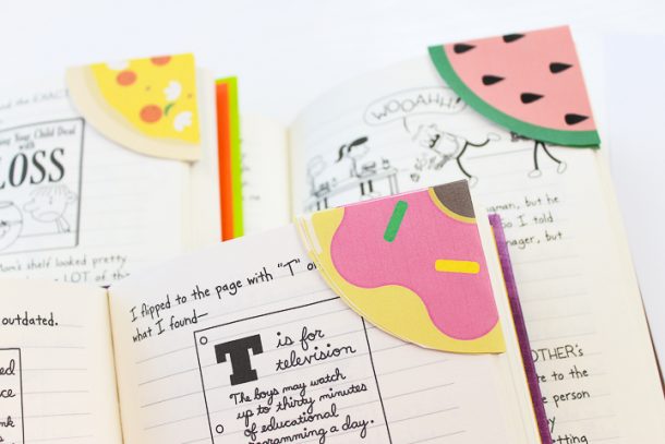 Free Printable DIY Bookmark Corners for Kids - Angie Holden The Country ...