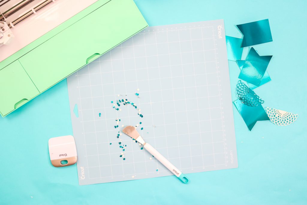 Cricut Banner: Easy Paper Banner for Beginners - Angie Holden The ...