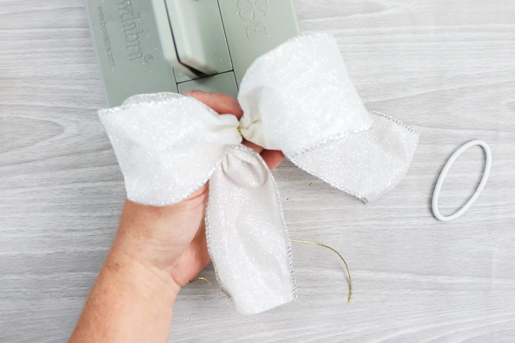 How to Make Cheer Bows with a Cricut - Angie Holden The Country Chic ...