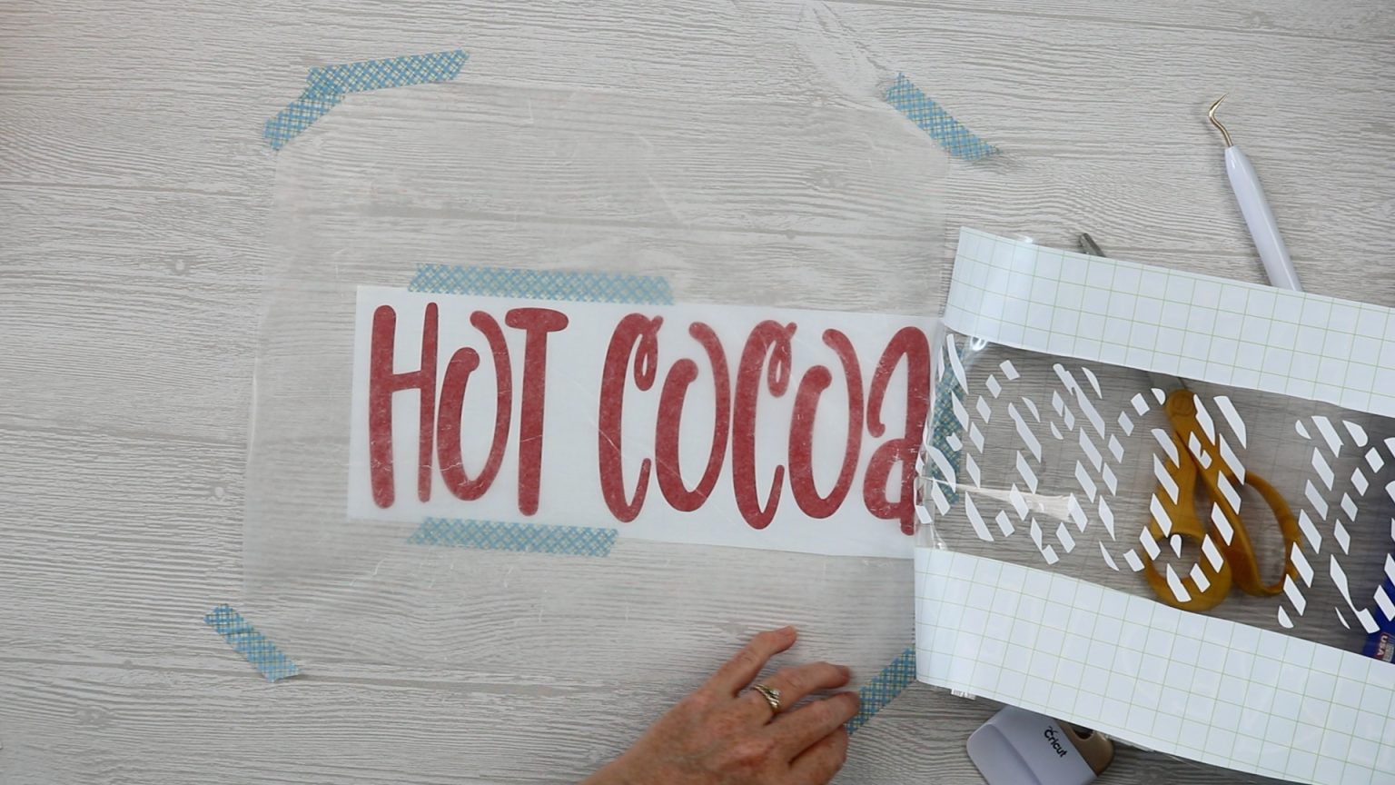 Cricut Christmas Signs with Layered Vinyl for the Holidays - Angie ...