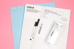 How To Make Labels With Any Cricut Machine - Angie Holden The Country ...