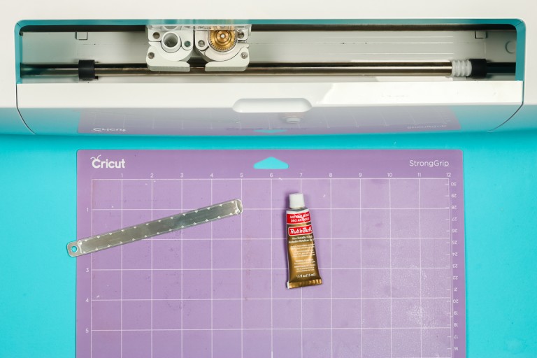 How to Get Color Engraving with a Cricut Machine - Angie Holden The ...