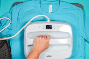 How to Use UV Color Changing HTV from Cricut - Angie Holden The Country ...