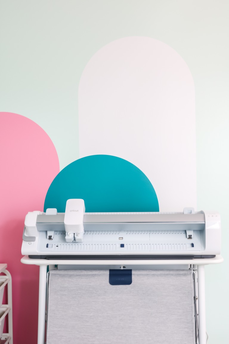 How to Apply Large Vinyl Decals to Walls - Angie Holden The Country ...