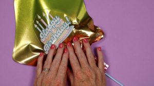 Make Custom Balloons 2 Ways for Any Event - Angie Holden The Country ...