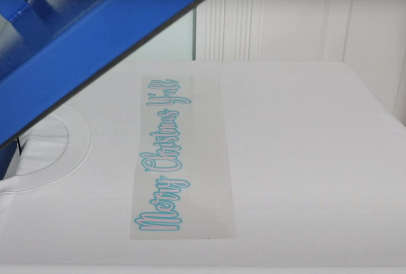 How to Make a Side Bow Sweatshirt with HTV - Angie Holden The Country ...