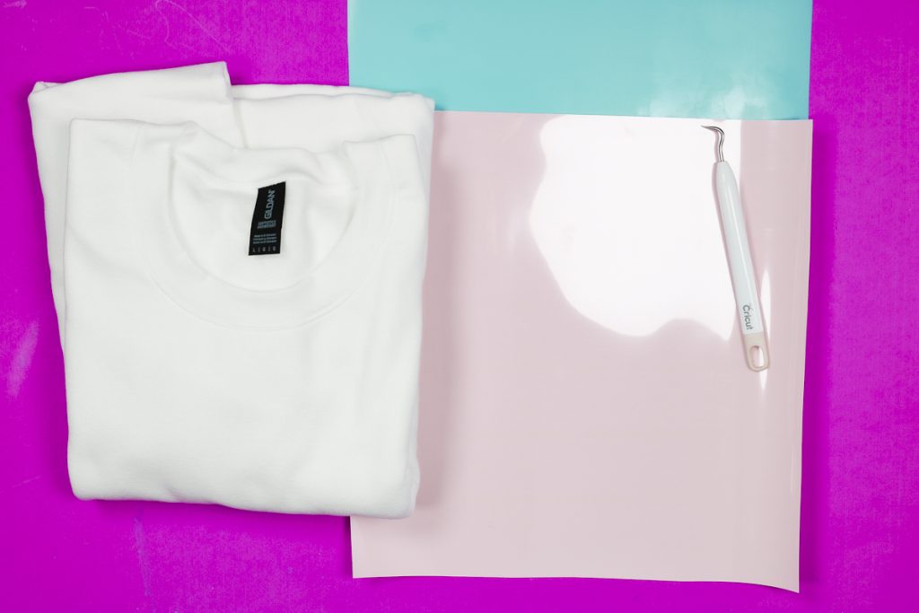 How to Make a Side Bow Sweatshirt with HTV - Angie Holden The Country ...