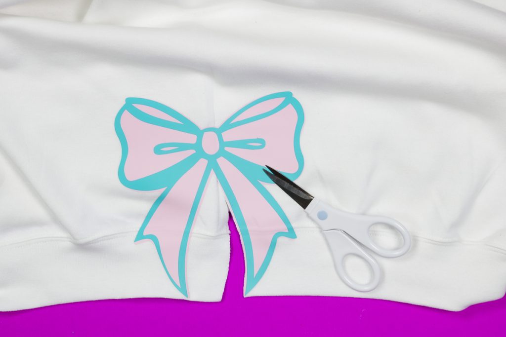 How to Make a Side Bow Sweatshirt with HTV - Angie Holden The Country ...