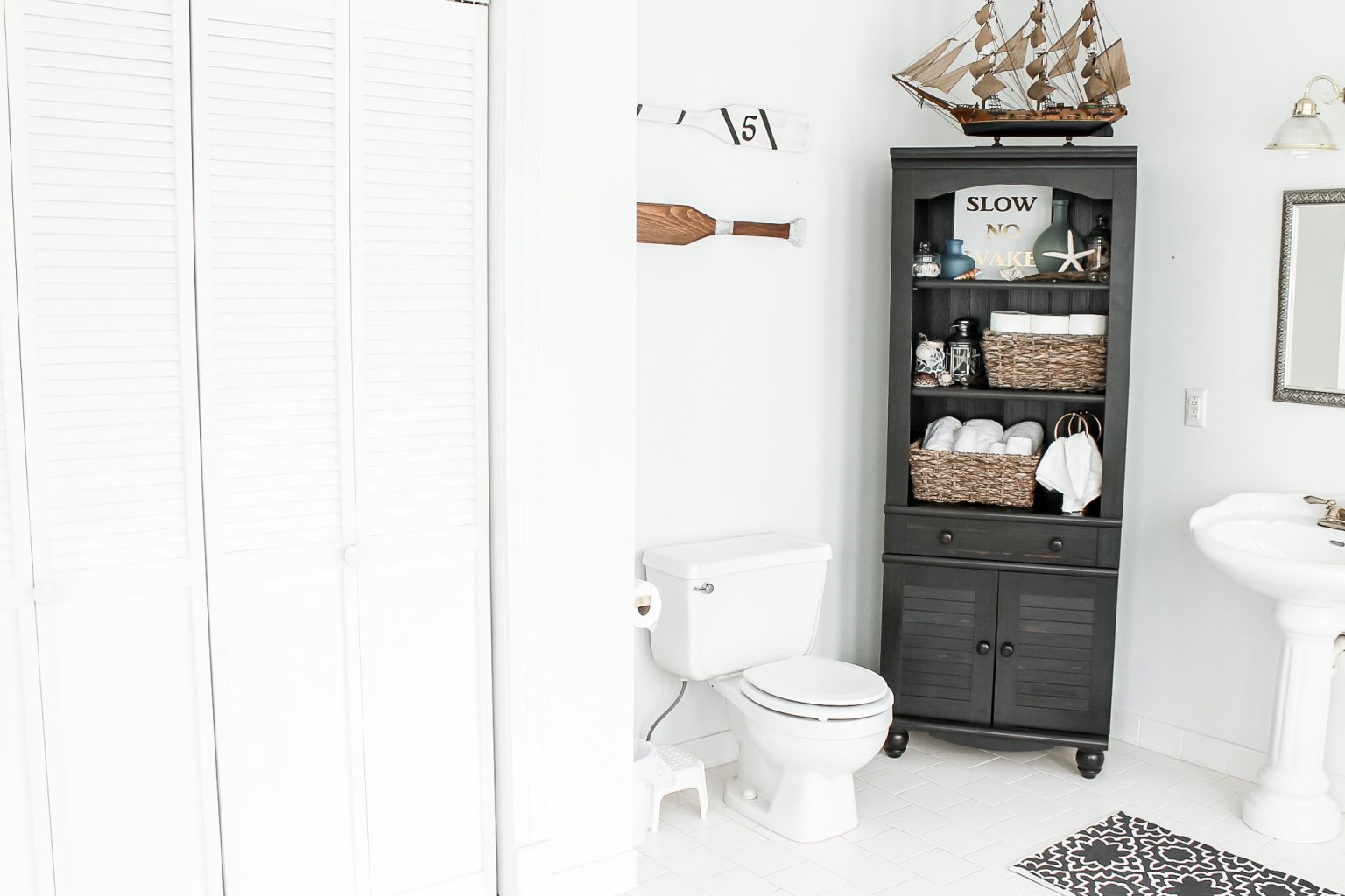 Nautical Themed Bathroom Design - Angie Holden The Country Chic Cottage