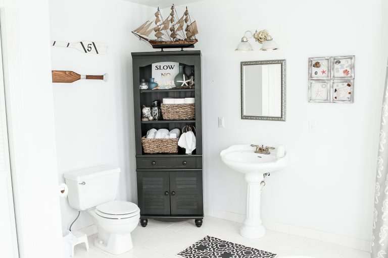 Nautical Themed Bathroom Design - Angie Holden The Country Chic Cottage