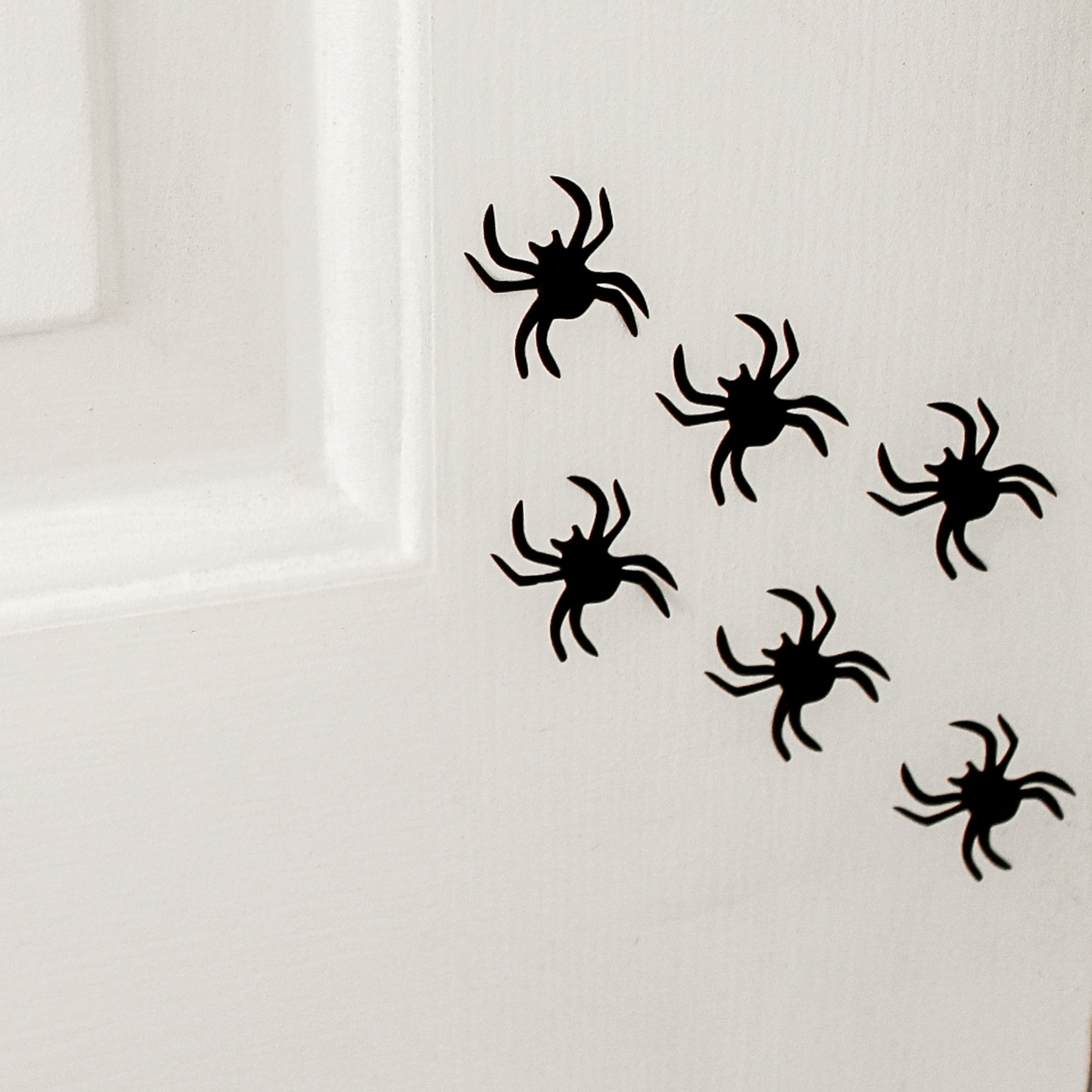 DIY Halloween Spider Decorations For Your Door - Angie Holden The ...