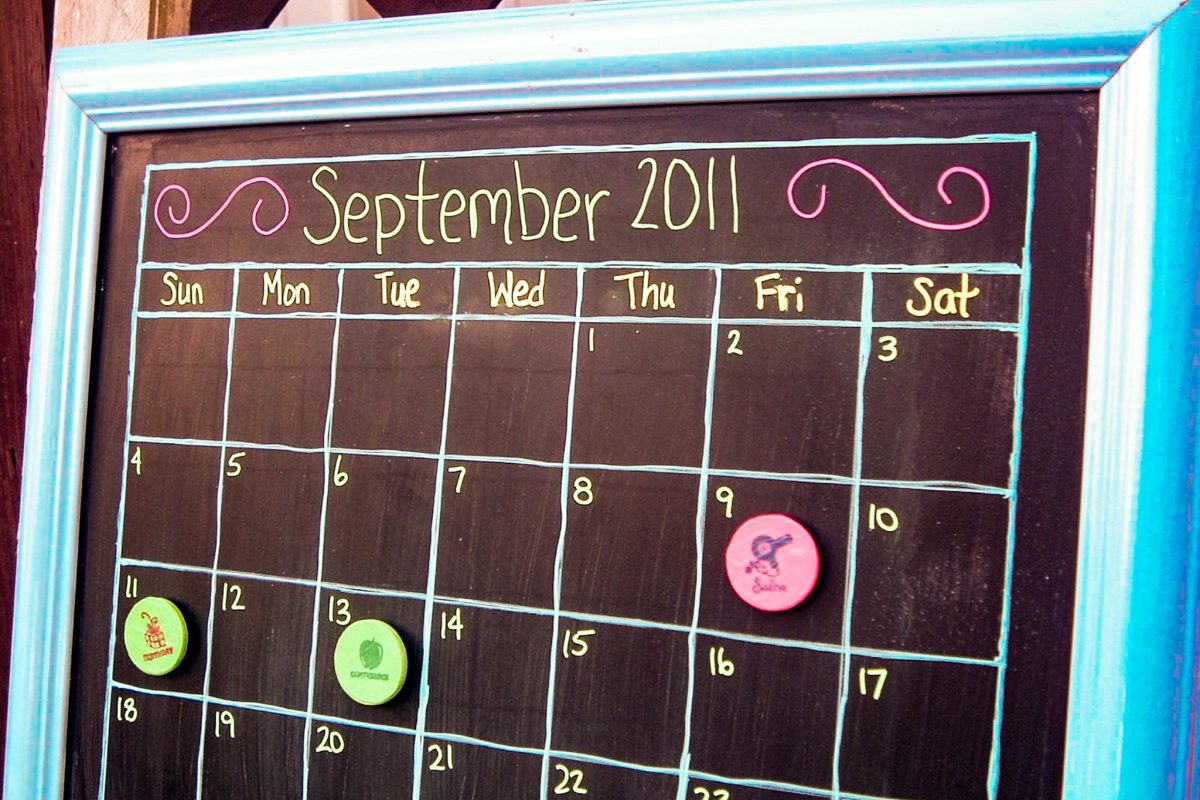 DIY Magnetic Chalkboard Calendar | The Country Chic Cottage