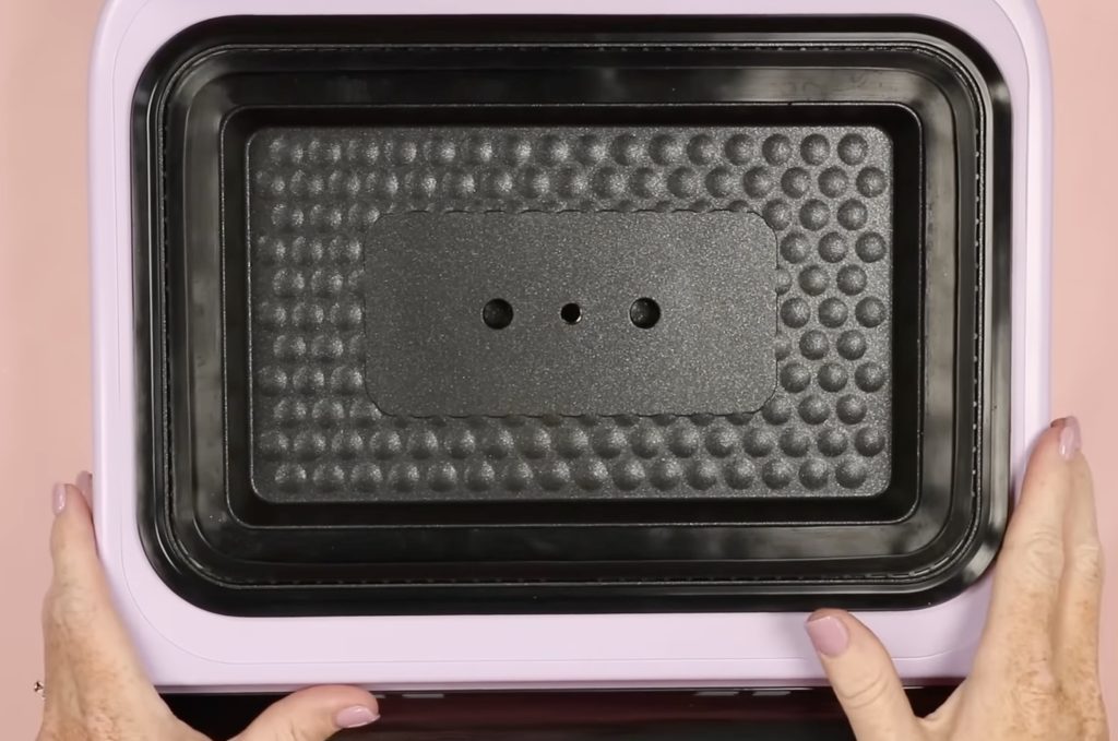 How to Use the HTVRont Phone Case Heat Press - Angie Holden The Country ...